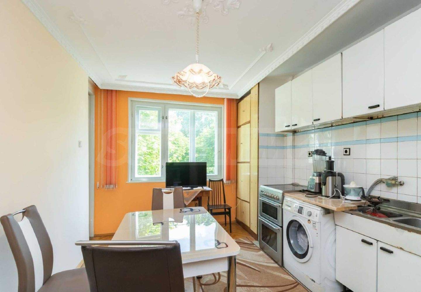 Mehrzimmerwohnung mit drei Schlafzimmern und zwei Terrassen neben der ...