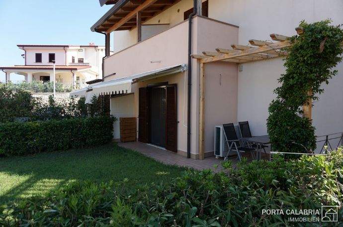 TOLLE WOHNUNG DIREKT AM MEER IN KALABRIEN | Terrassenwohnung San Lucido ...