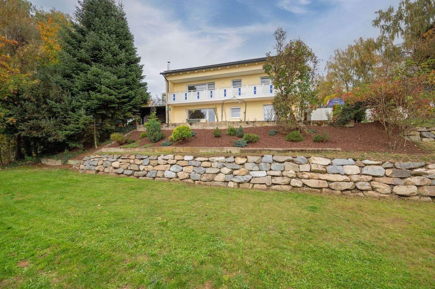 Saniertes Wohnhaus mit ELW, PV Anlage und gepflegtem Garten ...