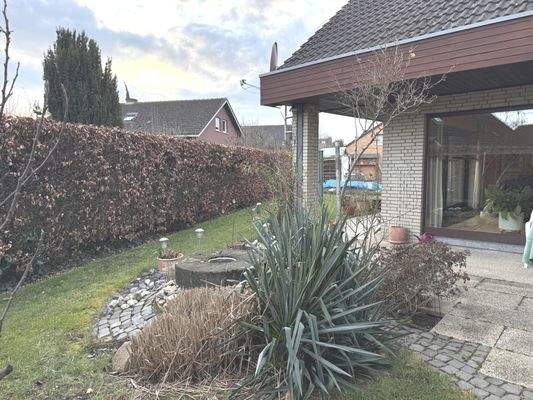 Charmantes Doppelhaus mit sonnigem Garten! Perfekt für zwei Familien ...