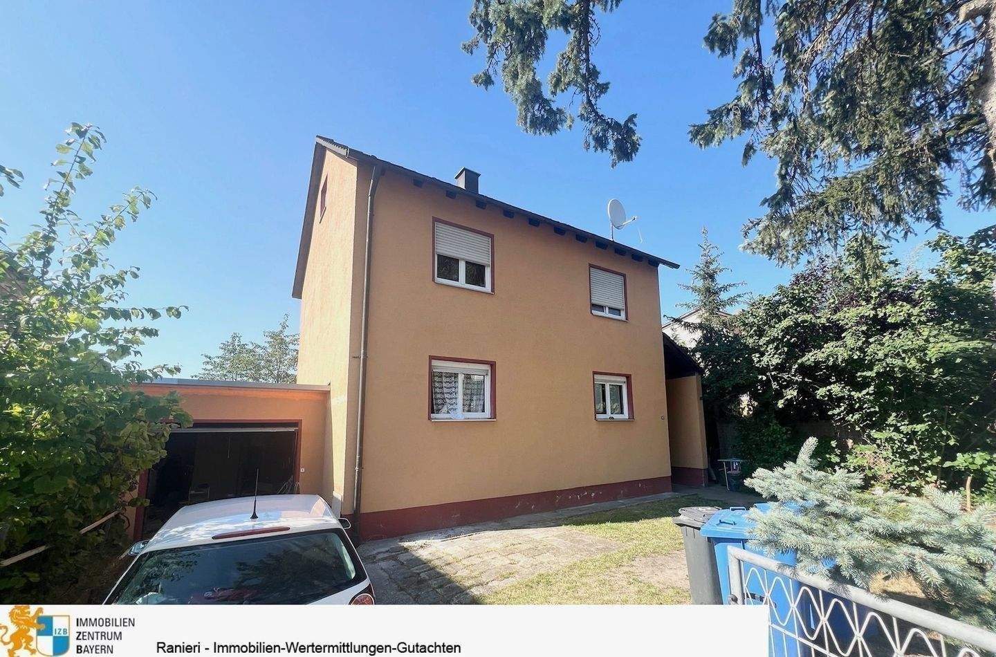 Zweifamilienhaus mit Garage in zentraler Lage von Neumarkt ...
