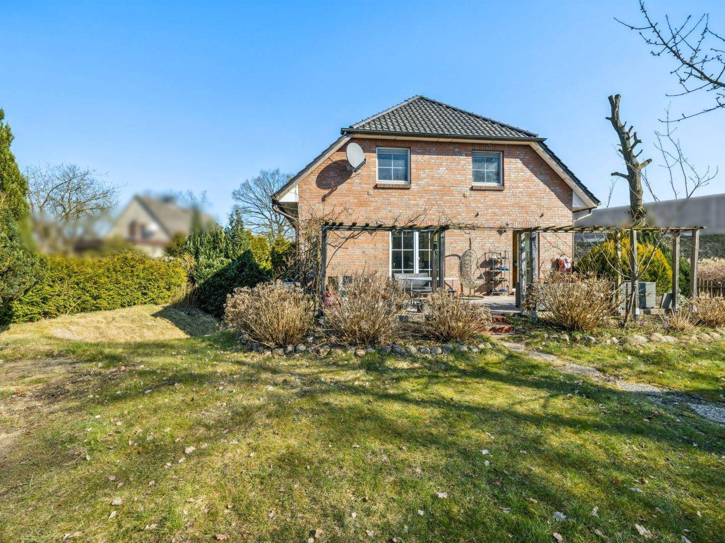 Charmante Doppelhaushälfte mit Einliegerwohnung und großem Garten in ...